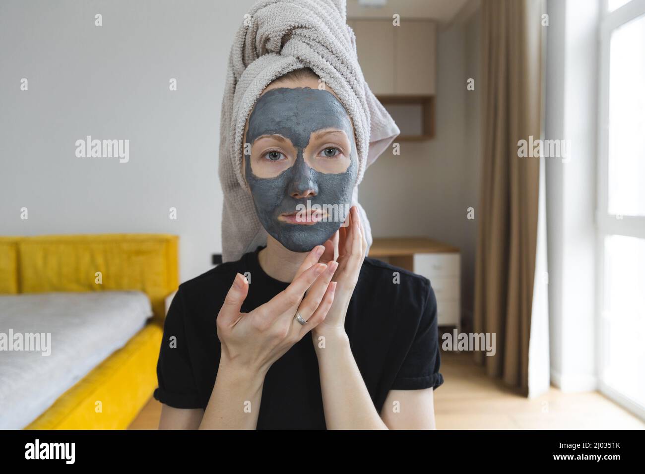 Woman beauty routine hi-res stock photography and images - Alamy