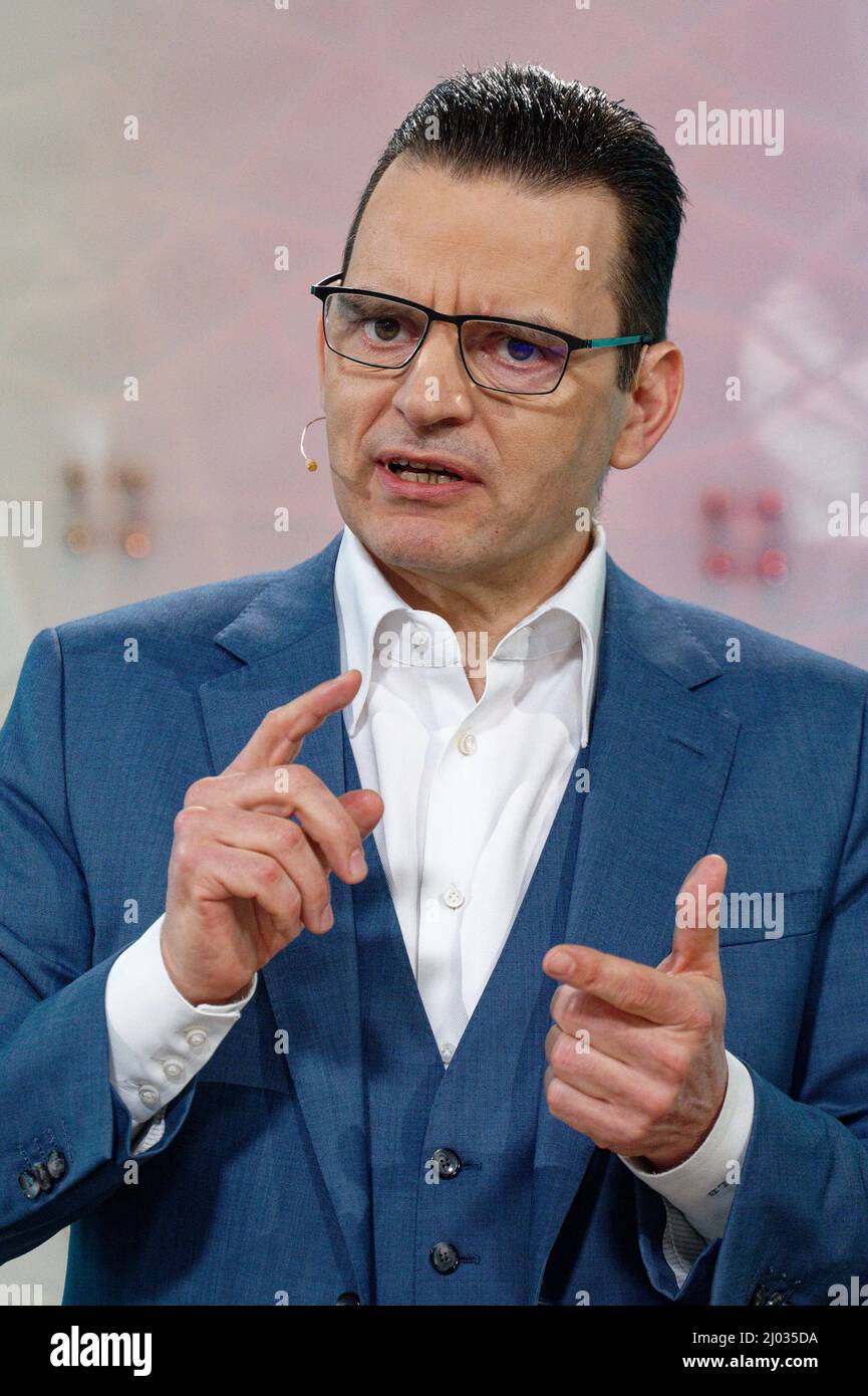 Eon annual figures hi-res stock photography and images - Alamy