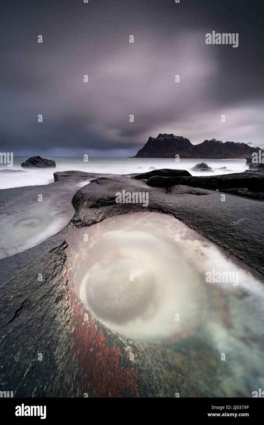 One rock islands hi-res stock photography and images - Alamy