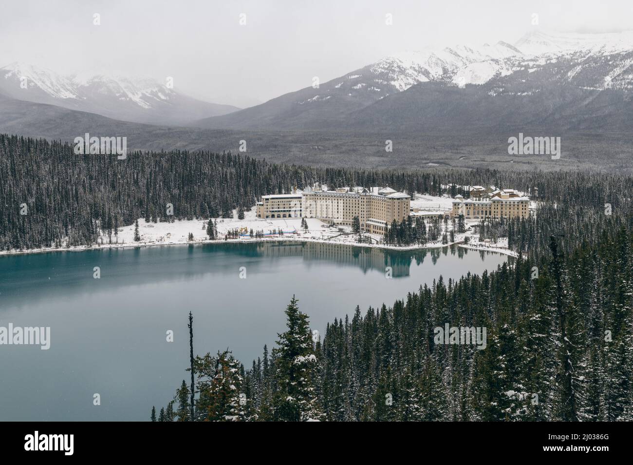 Lake Louise and the Fairmont Chateau Hotel in winter, Banff National ...