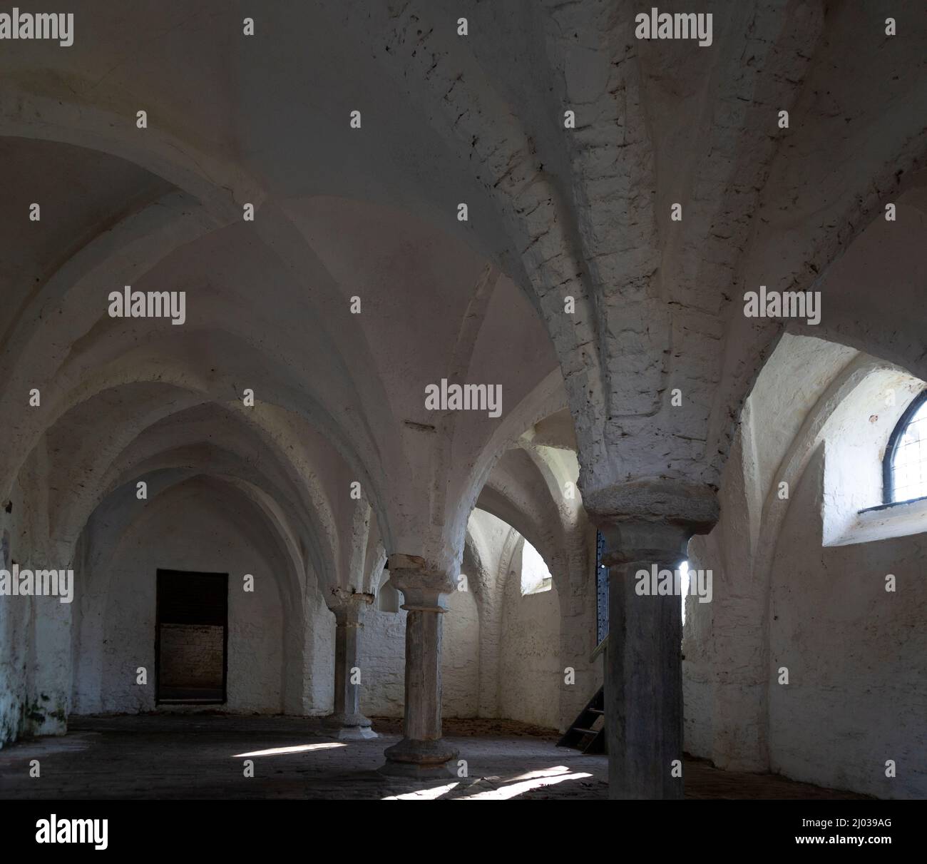 Arched undercroft hi-res stock photography and images - Alamy