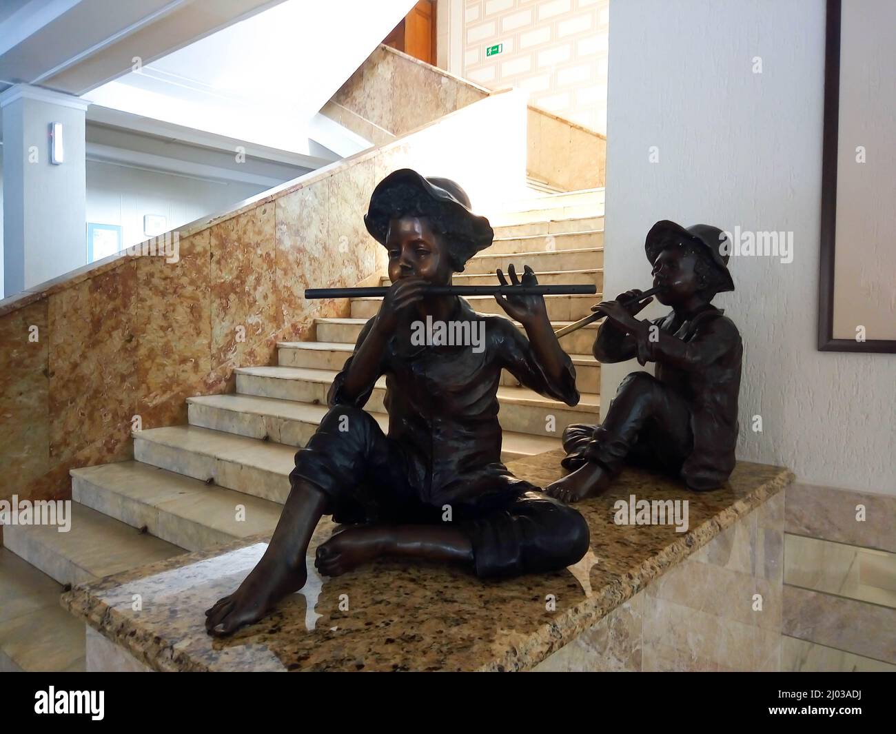 Statue flute player hi-res stock photography and images - Alamy
