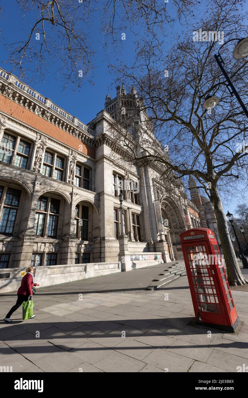 Victoria and Albert Museum, (V&A), Cromwell Road, Kensington, London ...