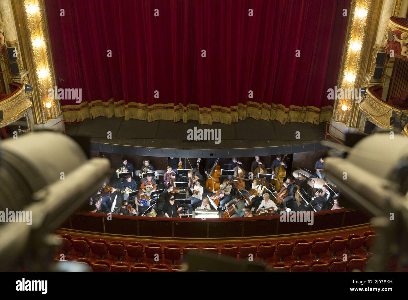 Rehearsal brake in theatre Stock Photo - Alamy