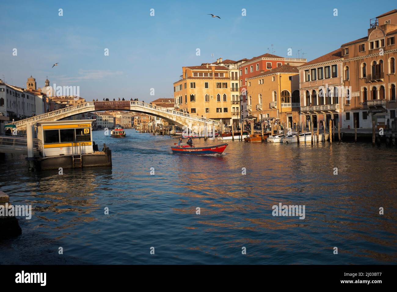 Canal at Ferrovia Venice Italy Stock Photo - Alamy