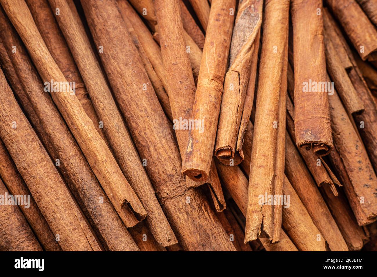 Cinnamon sticks Asian Herb cover background closeup. Canella spice ...