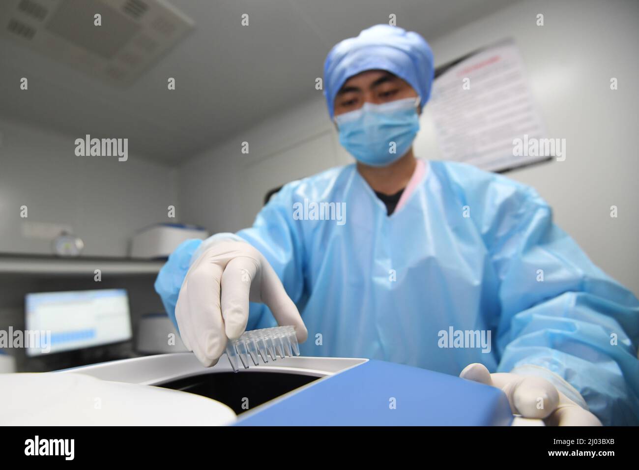 GUIYANG, CHINA - MARCH 15, 2022 - A staff member demonstrates using a ...