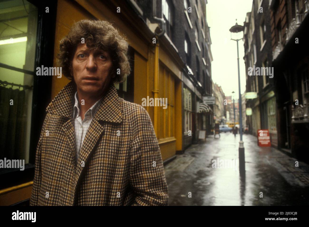 Tom baker 1980 hi-res stock photography and images - Alamy