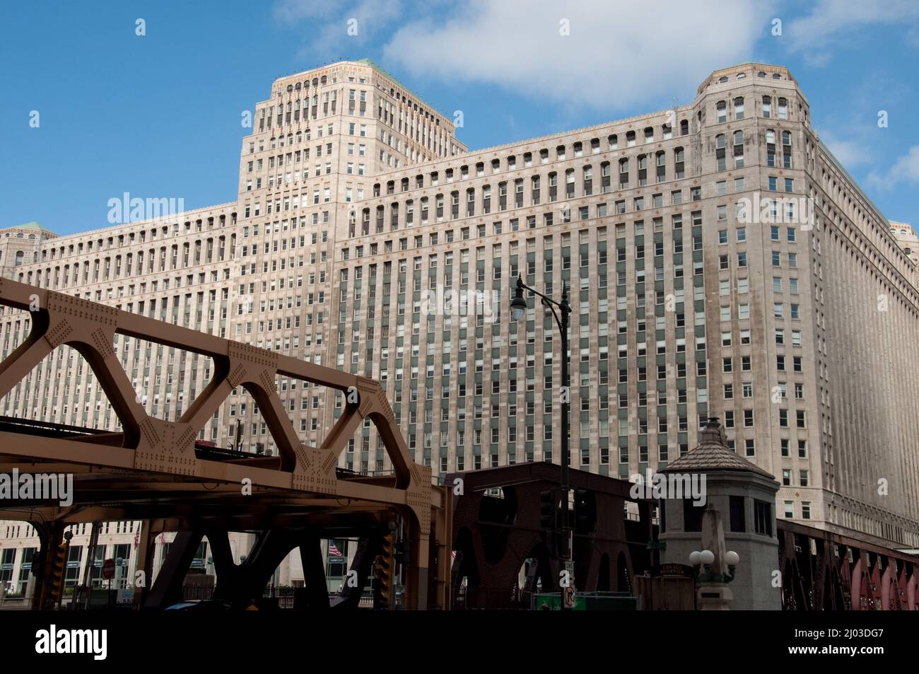 Usa illinois chicago merchandise mart hi-res stock photography and ...