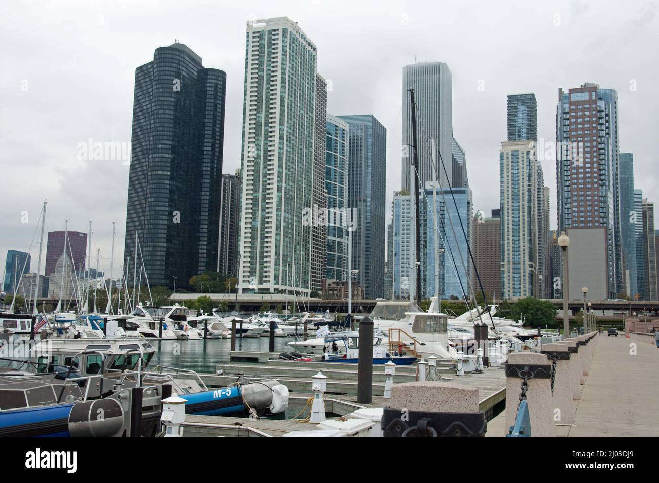 Skyscrapers and Marina at Lake Michigan, Chicago, Illinois, USA Chicago ...