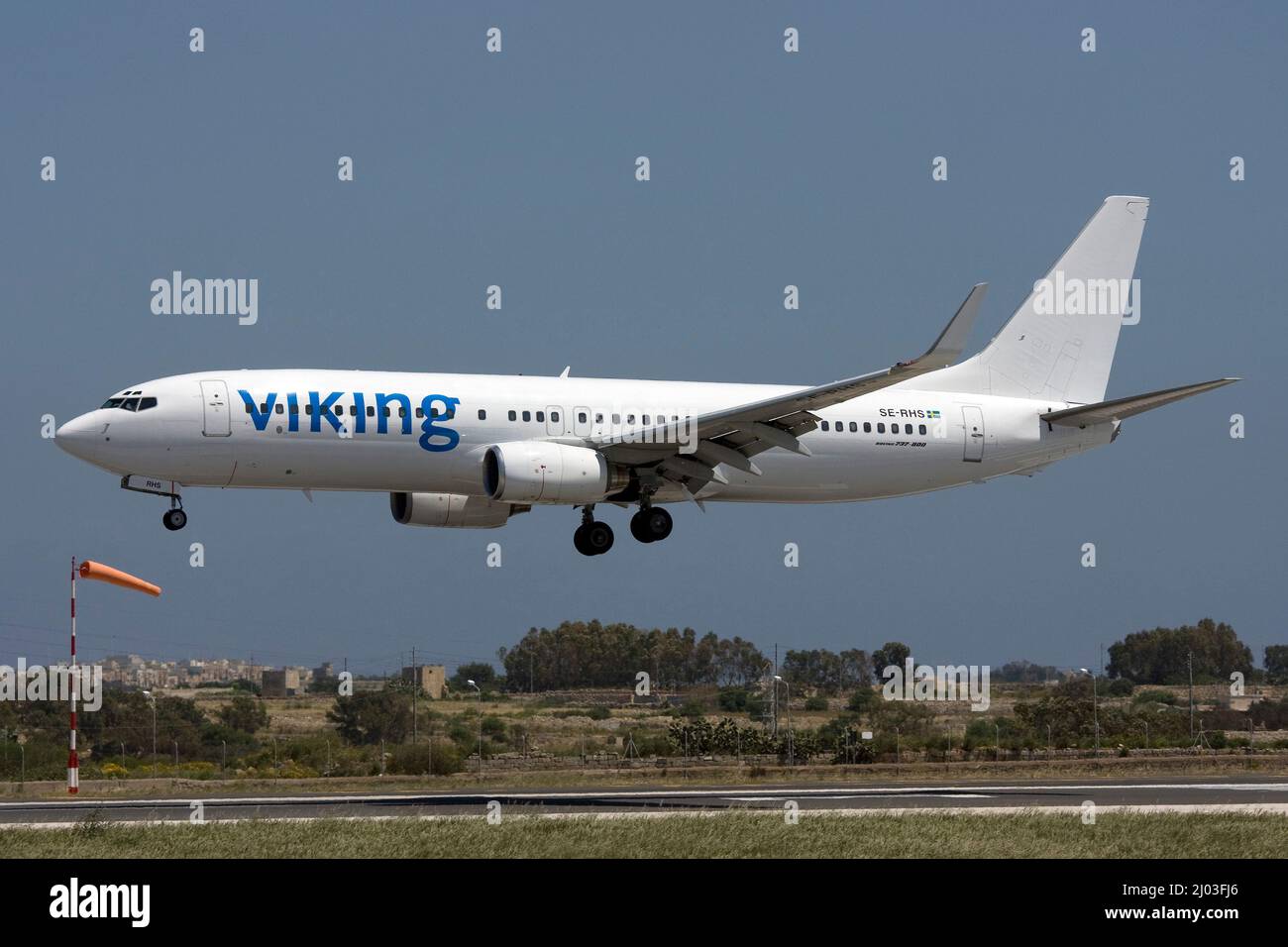 Viking Airlines Boeing 737-86N (Reg.: SE-RHS) on finals runway 31 Stock ...