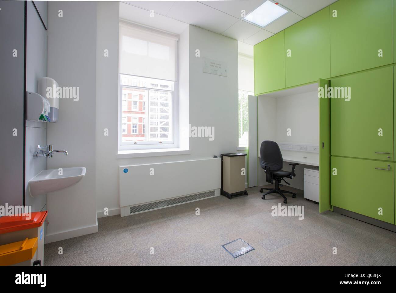 Medical centre consulting room hi-res stock photography and images - Alamy