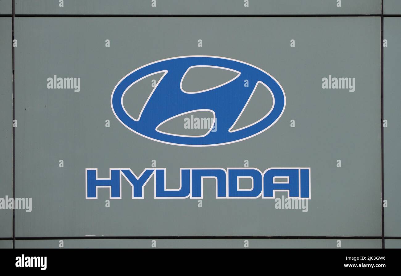 Hundai logo hi-res stock photography and images - Alamy