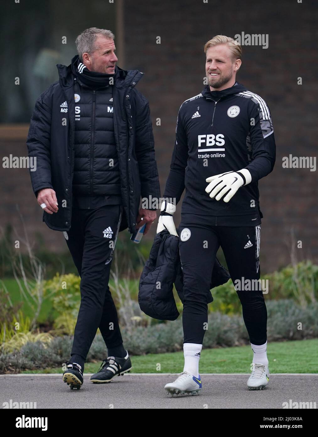 Leicester City goalkeeping coach Mike Stowell (left) with Kasper ...