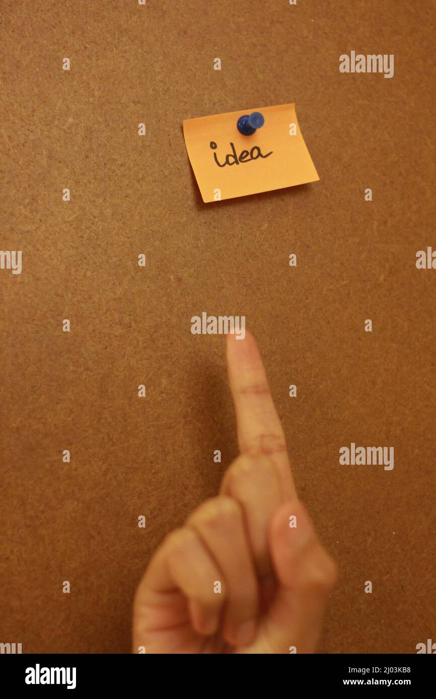 Idea text written on sticky note concept designed with woman hand Stock ...