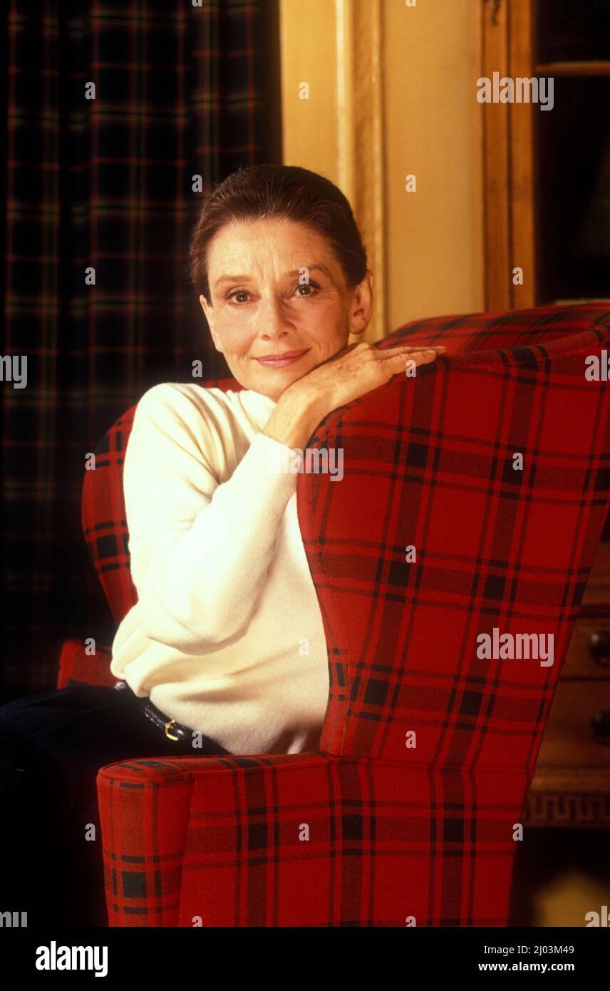 Actress audrey hepburn hi-res stock photography and images - Alamy