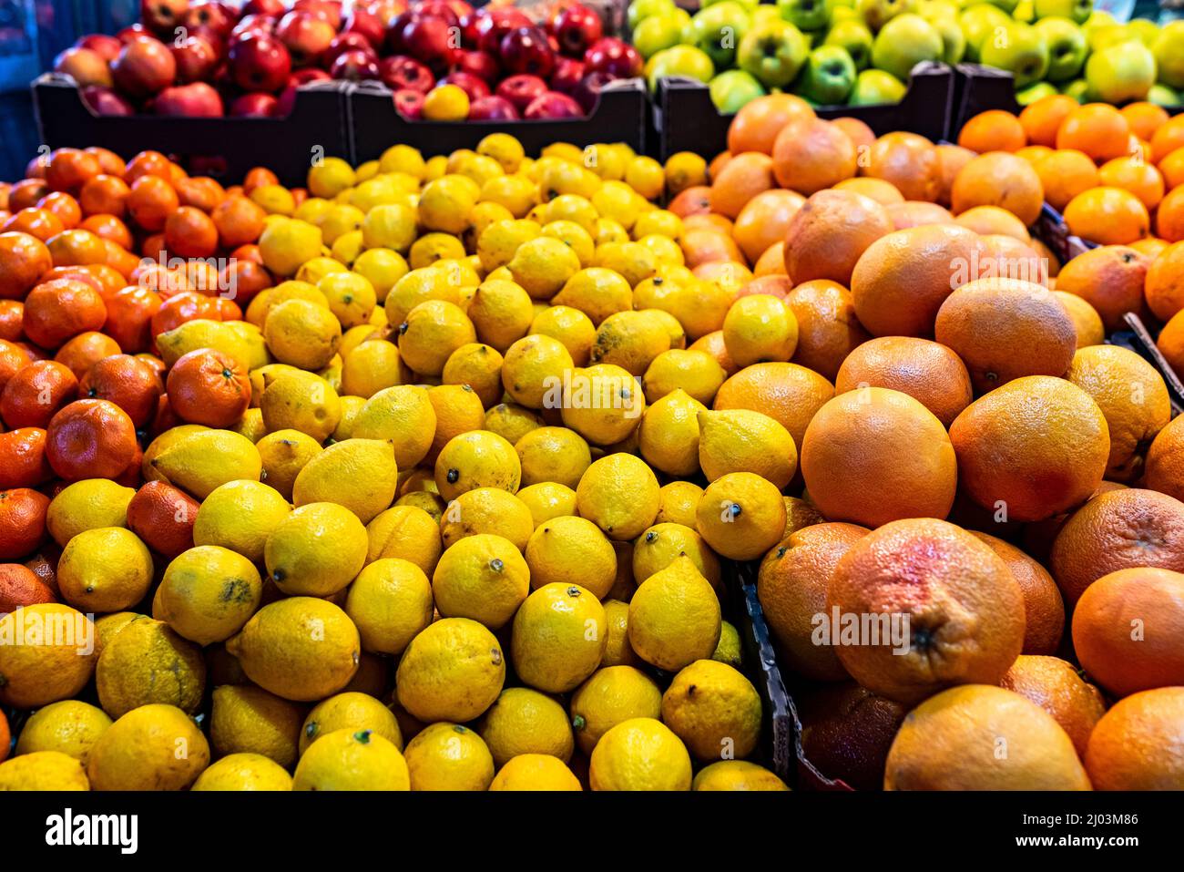Budapest fruits market hi-res stock photography and images - Alamy