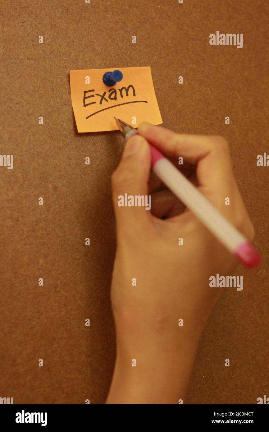 Exam text on sticky note hi-res stock photography and images - Alamy