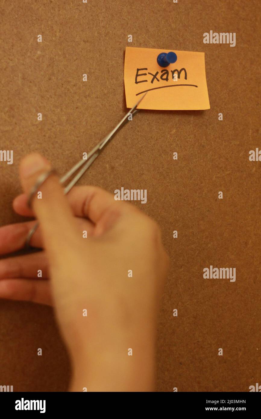 Exam text on sticky note hi-res stock photography and images - Alamy