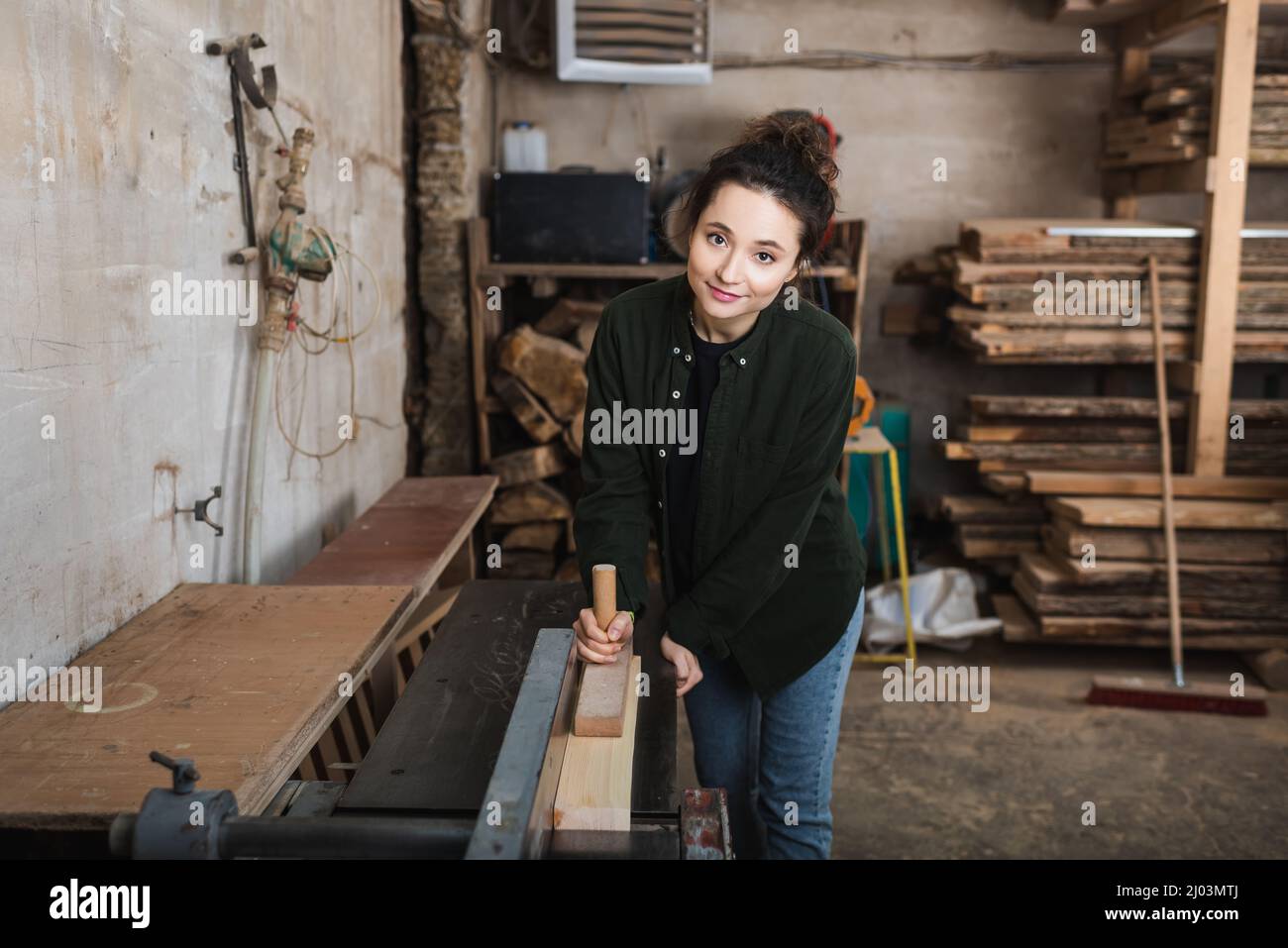 Smiling carpenter looking camera hi-res stock photography and images ...