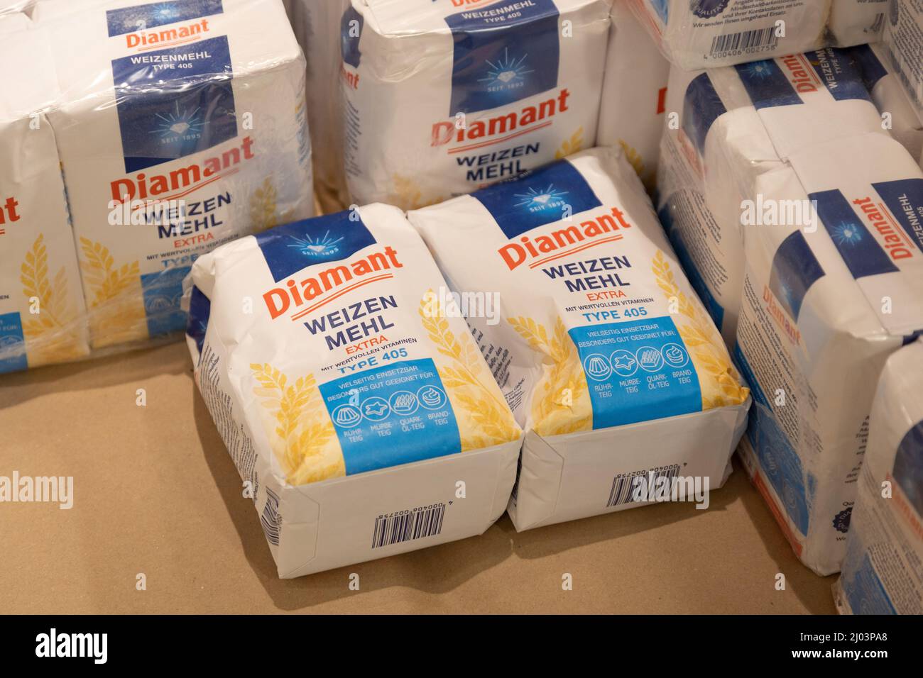 Bielefeld, Germany. 16th Mar, 2022. Flour is available per customer in ...