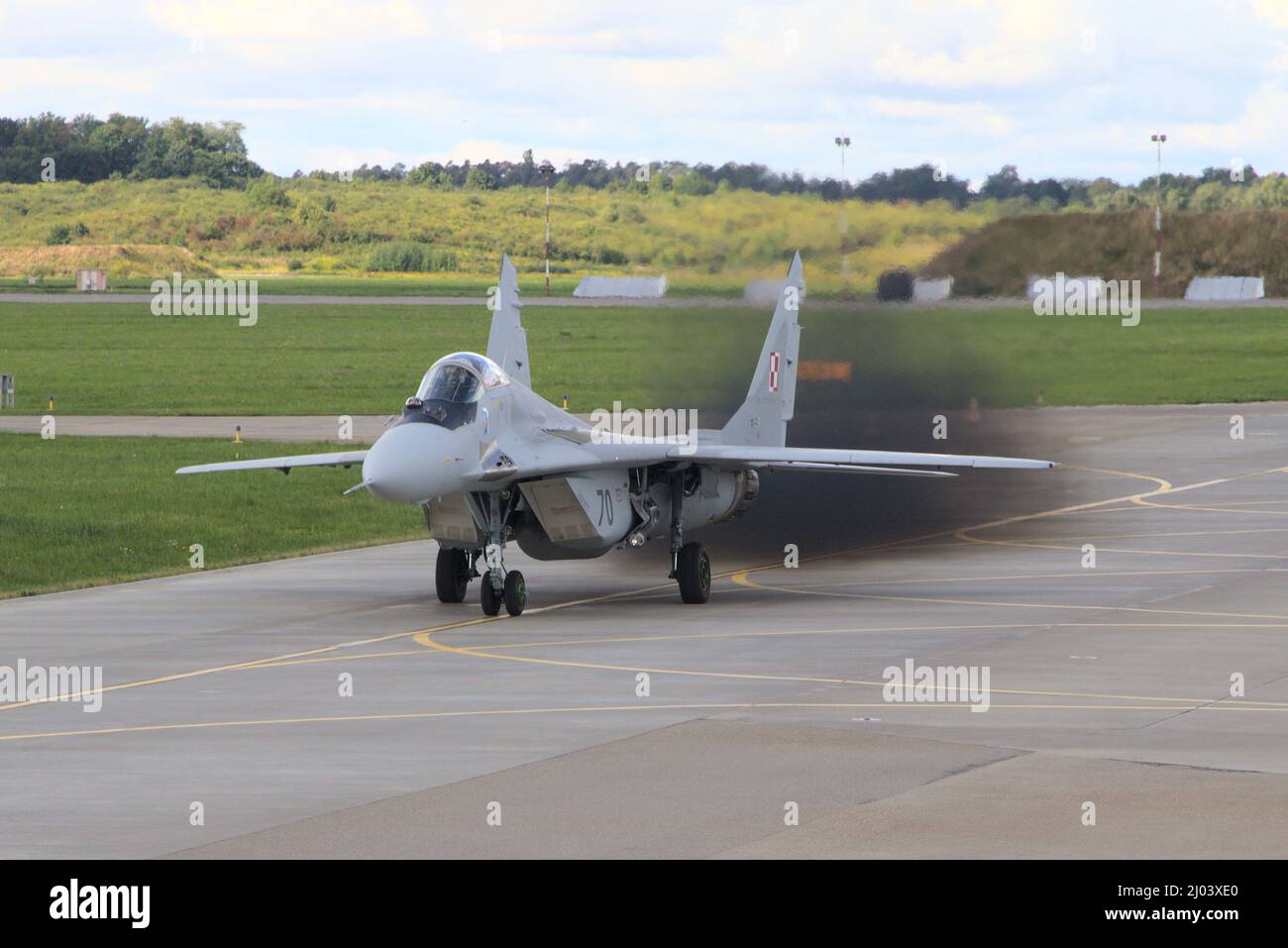 Polish Mig-29 aircraft producing a lot of smoke Stock Photo - Alamy Polish Mig-29 aircraft producing a lot of smoke Stock Photo - Alamy