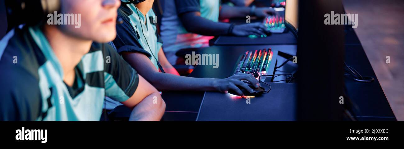 Gamers competition hi-res stock photography and images - Alamy
