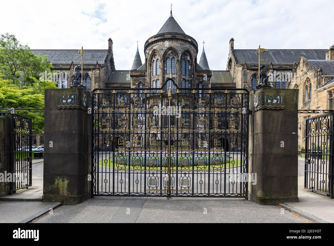 Scenic view of the garden and the facade of the University of Glasgow ...