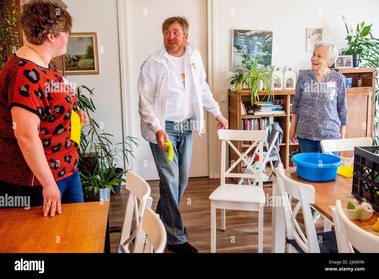 12-03-2022 Brielle King Willem-Alexander voluntering at Zorgboerderij ...