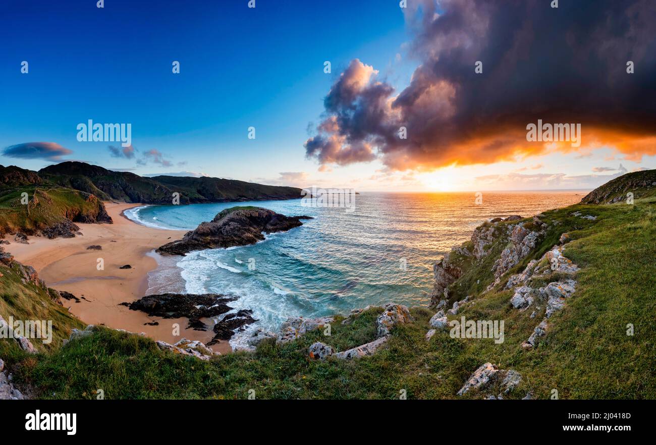 Sunset at the Murder Hole beach in Boyeeghter Bay, Melmore, Rosguill ...