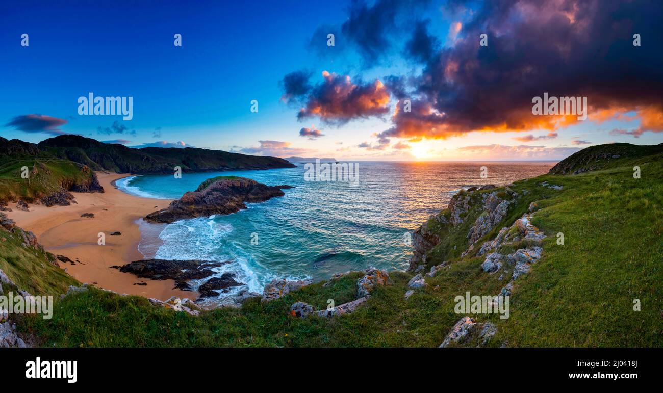 Sunset at the Murder Hole beach in Boyeeghter Bay, Melmore, Rosguill ...