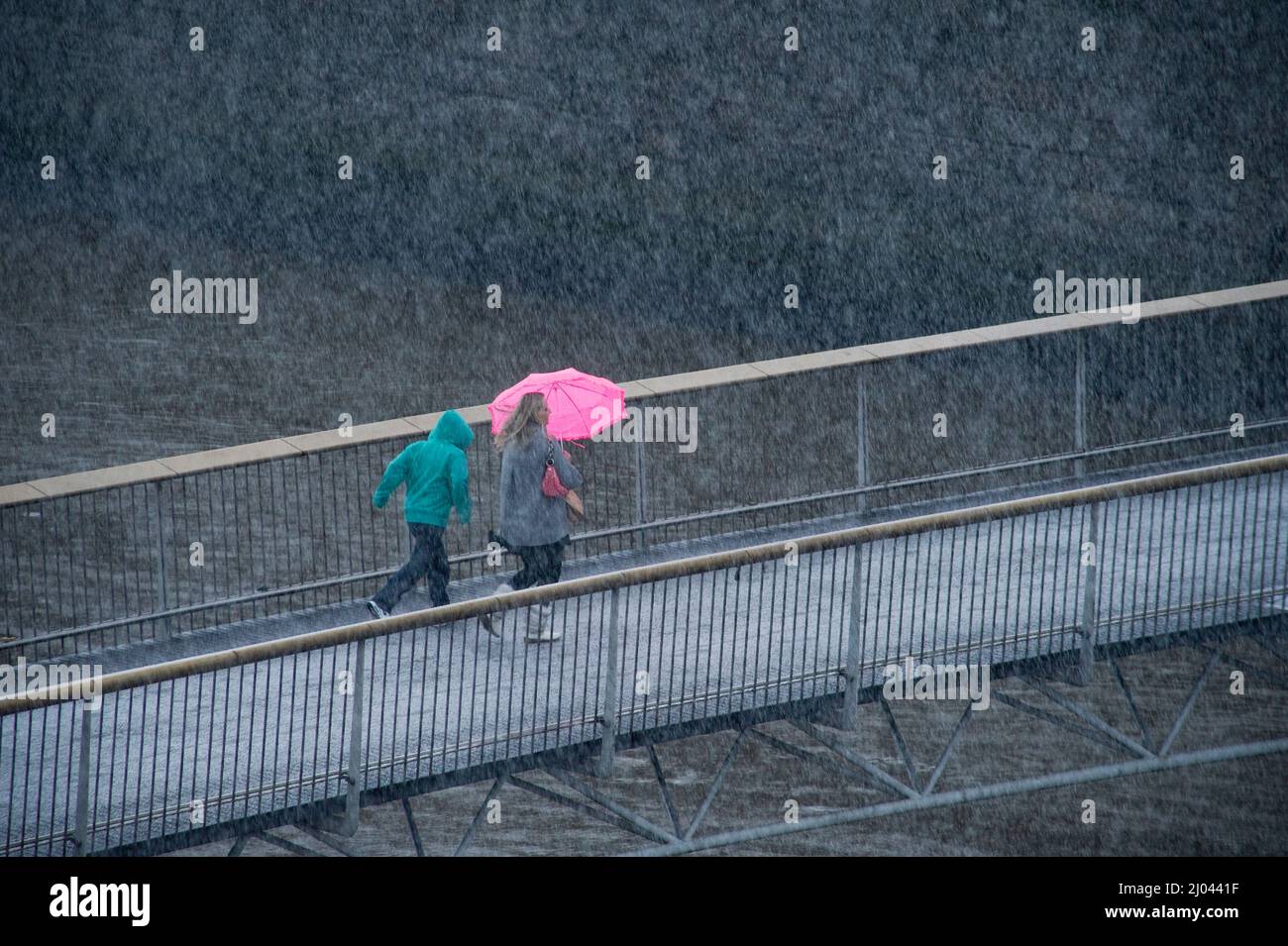 Bridge dublin ireland snow hi-res stock photography and images - Alamy