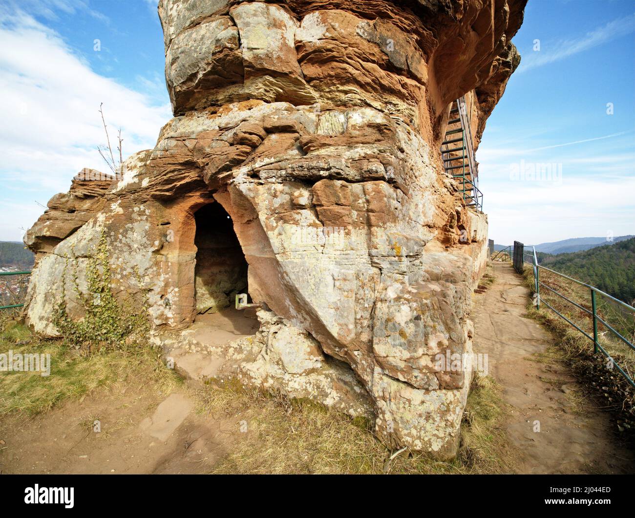 Burg Drachenfels, Busenberg, Germany Stock Photo - Alamy