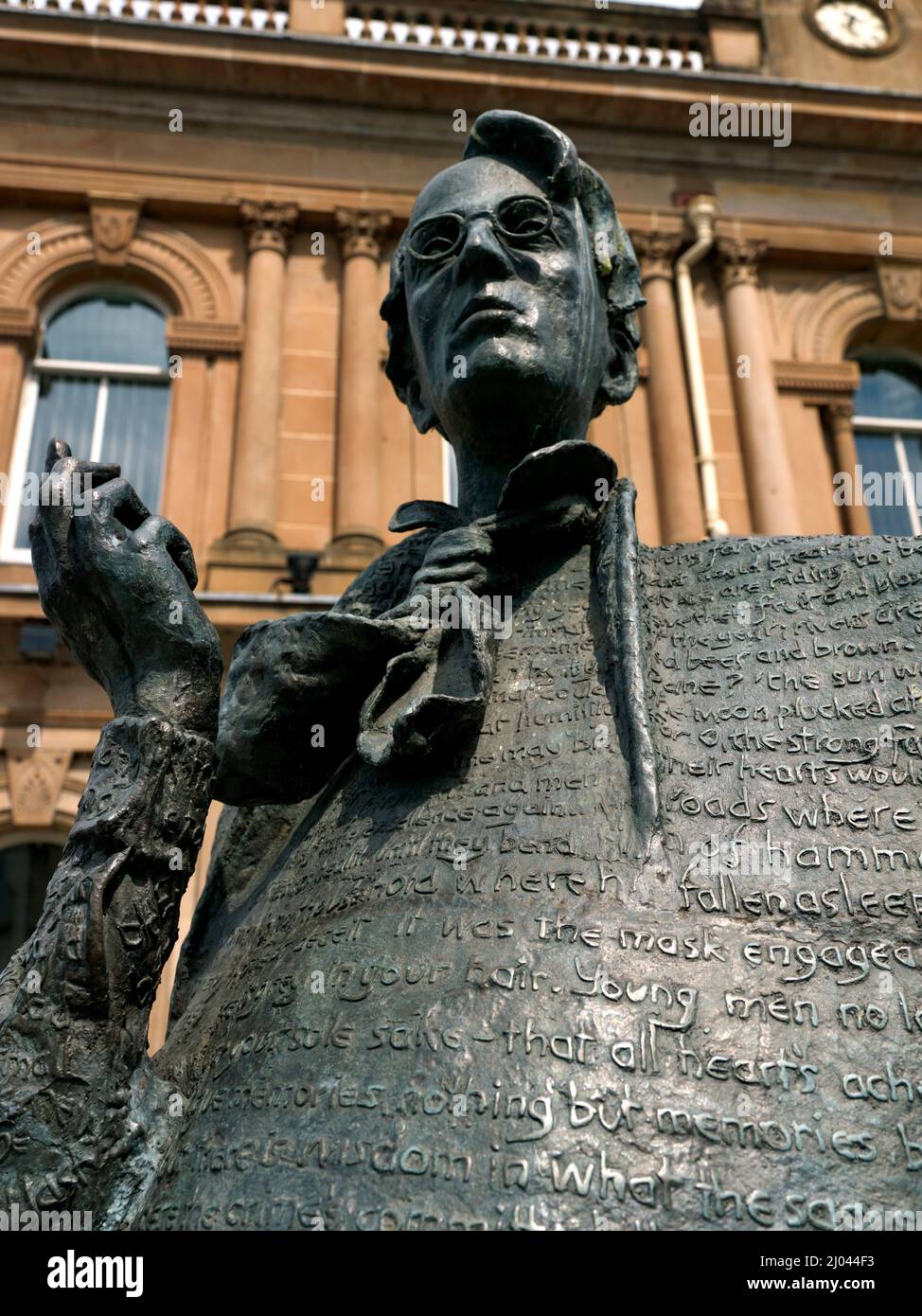 Statue of wb yeats hi-res stock photography and images - Alamy