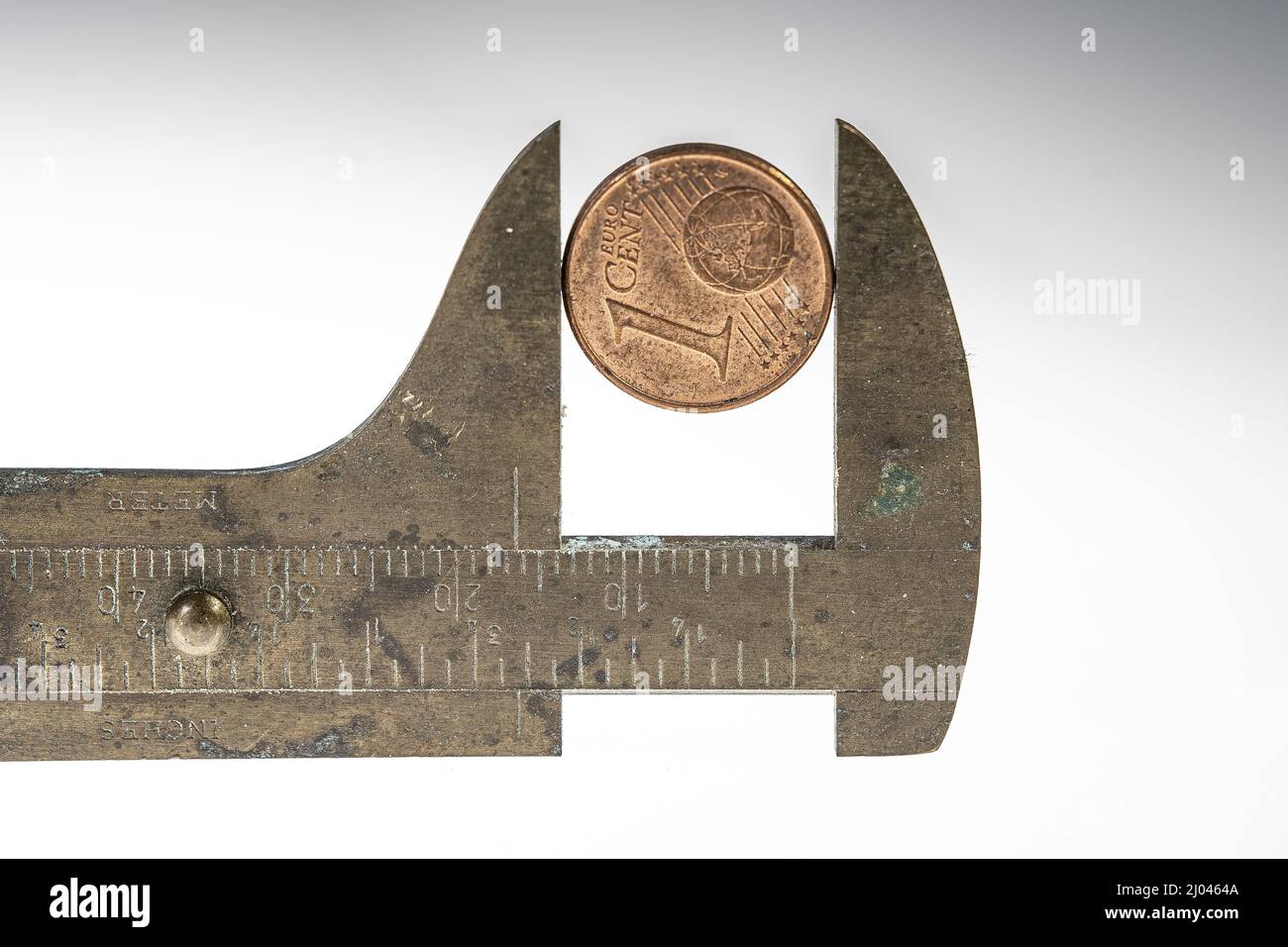 Caliper measuring round hi-res stock photography and images - Alamy