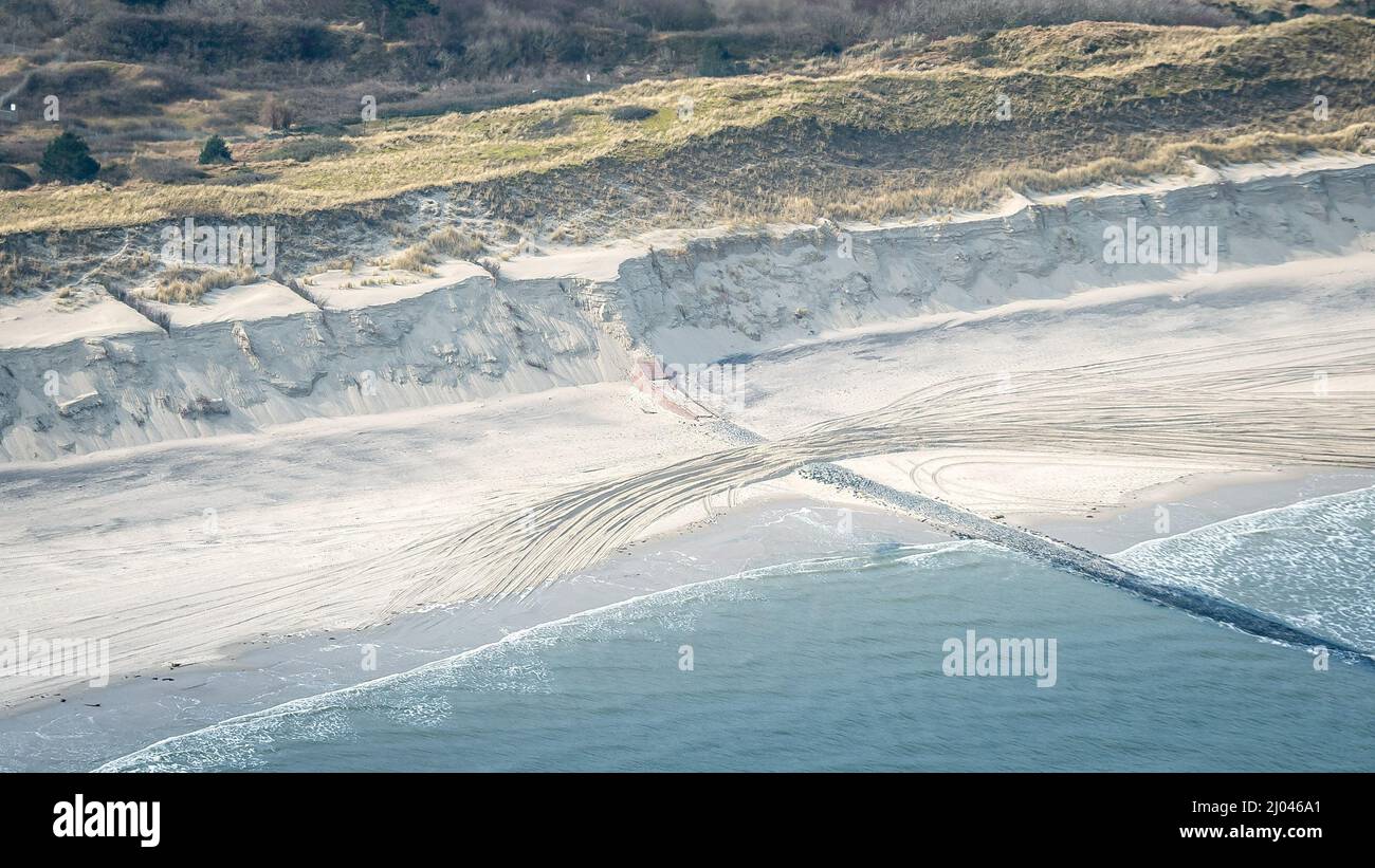Wangerooge, Germany. 16th Mar, 2022. The break-off edge on the beach of ...