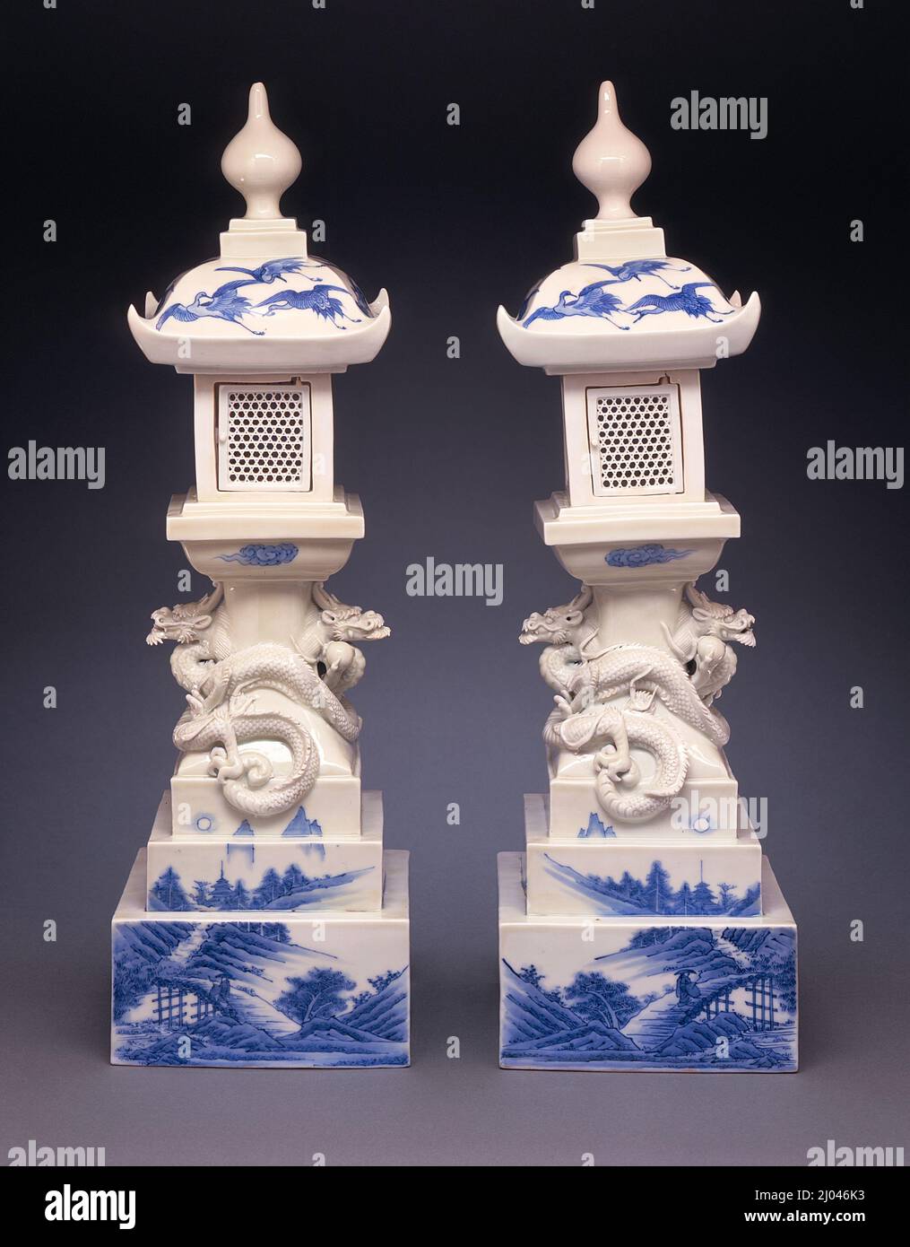 Raised dragons hi-res stock photography and images - Alamy