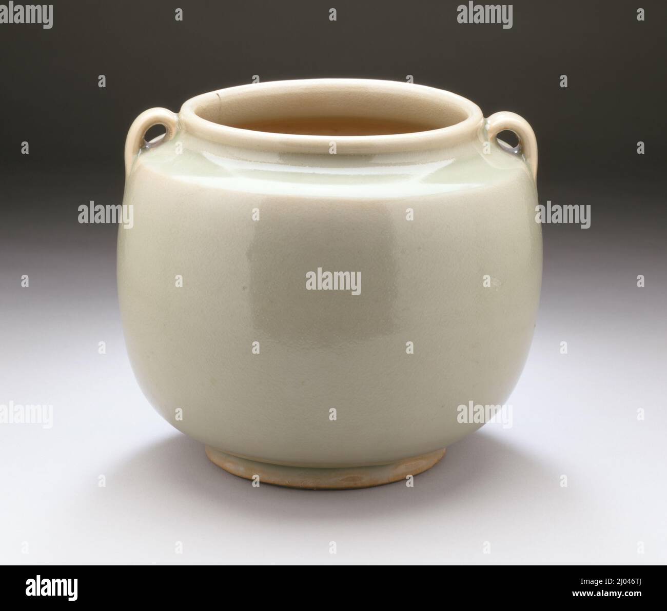 Two lug hi-res stock photography and images - Alamy