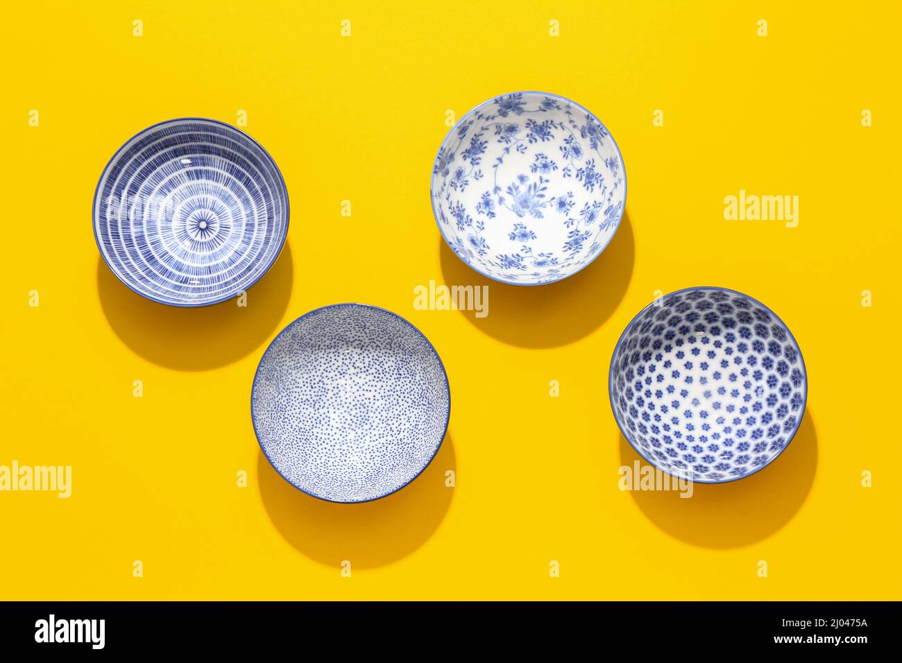 Ancient chinese bowls hi-res stock photography and images - Alamy