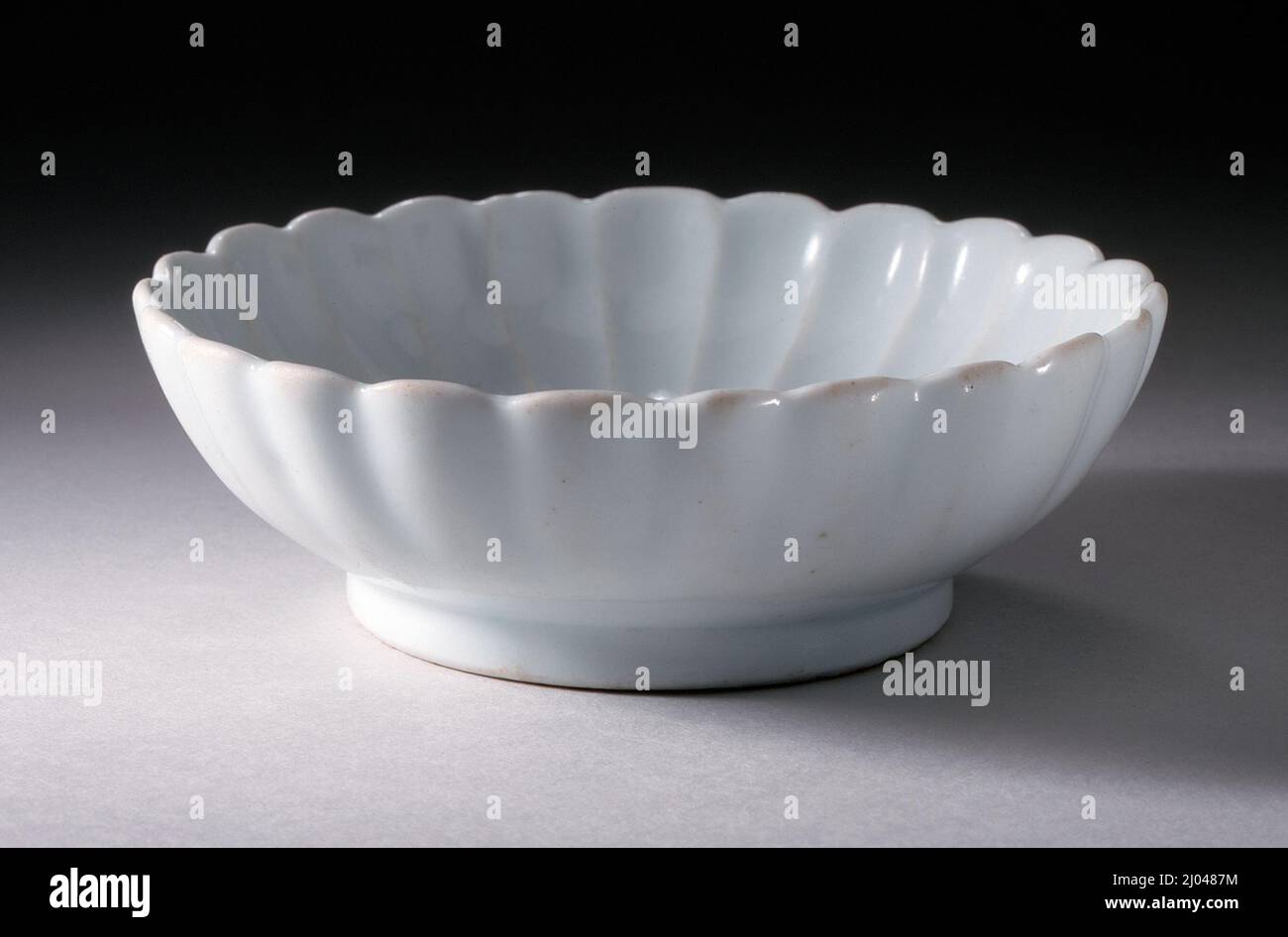Flower - shaped Shallow Bowl Stock Photo - Alamy