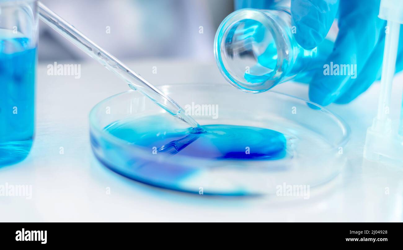 Scientists hand hi-res stock photography and images - Alamy