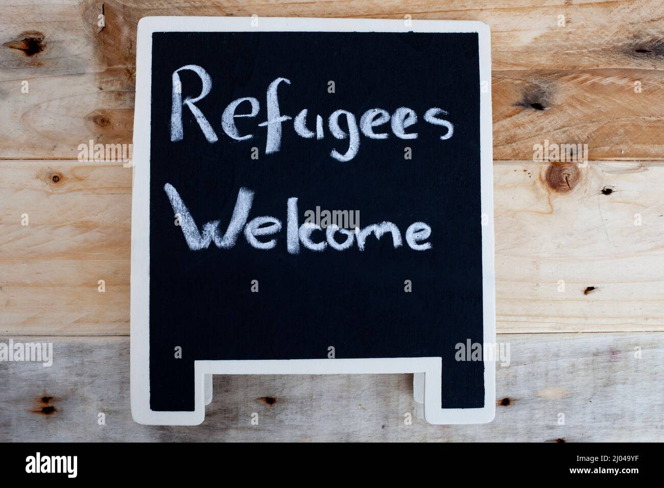 Refugees welcome handwritten on a chalkboard Stock Photo - Alamy