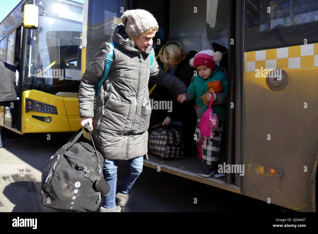 Non Exclusive: ODESA, UKRAINE - MARCH 16, 2022 - Residents of frontline ...
