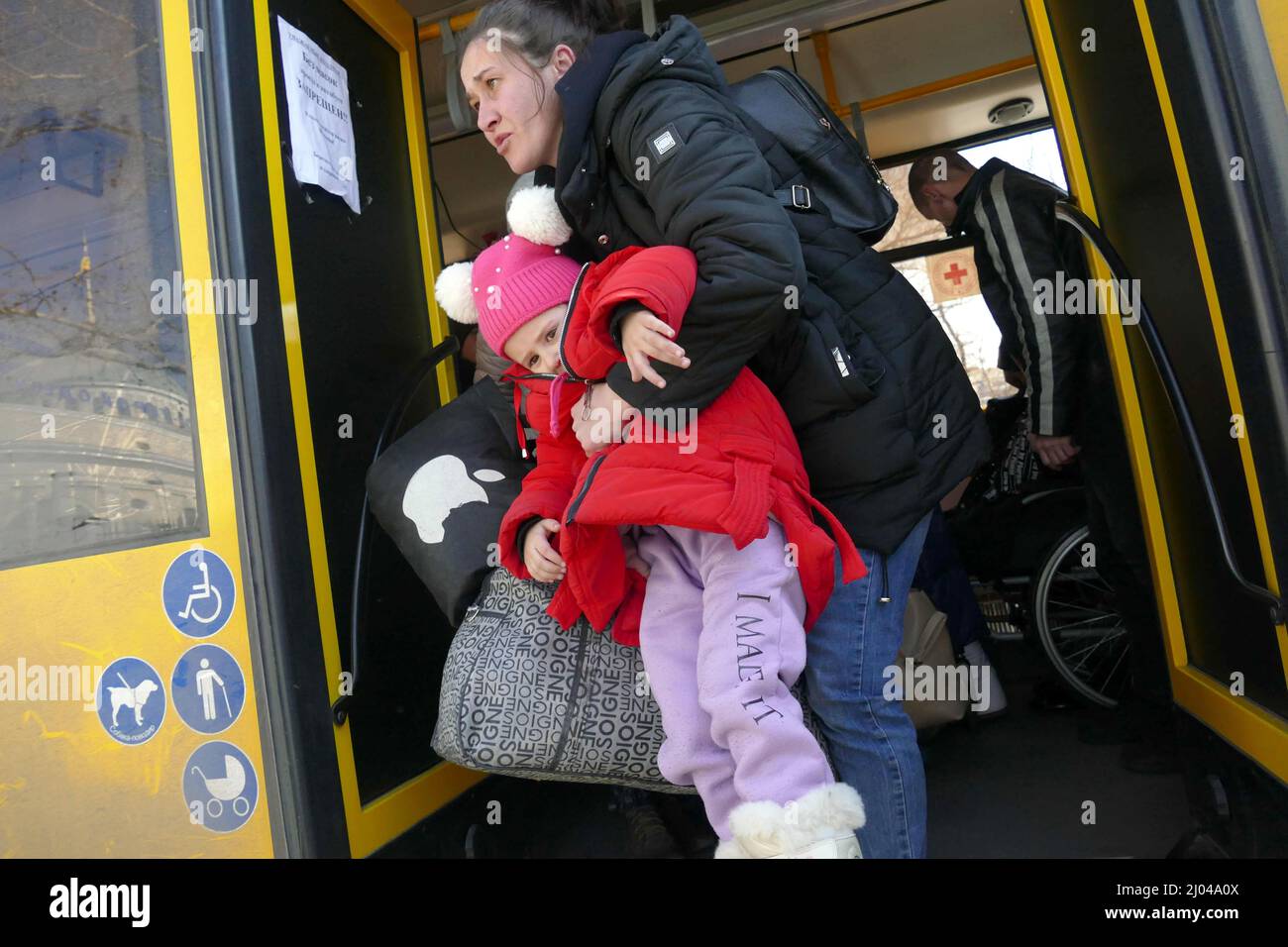 Non Exclusive: ODESA, UKRAINE - MARCH 16, 2022 - A woman carries a girl ...