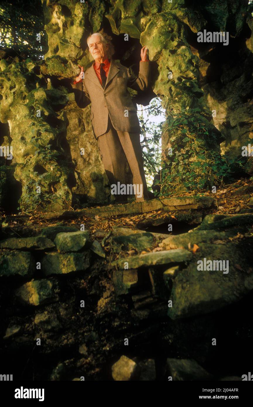 Anthony powell author hi-res stock photography and images - Alamy