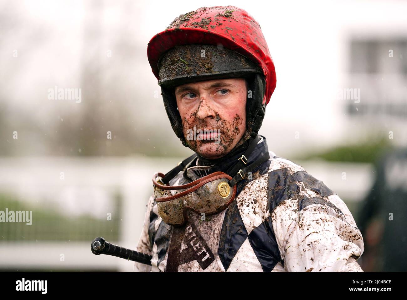 Mud covered jockey horse racing hi-res stock photography and images - Alamy