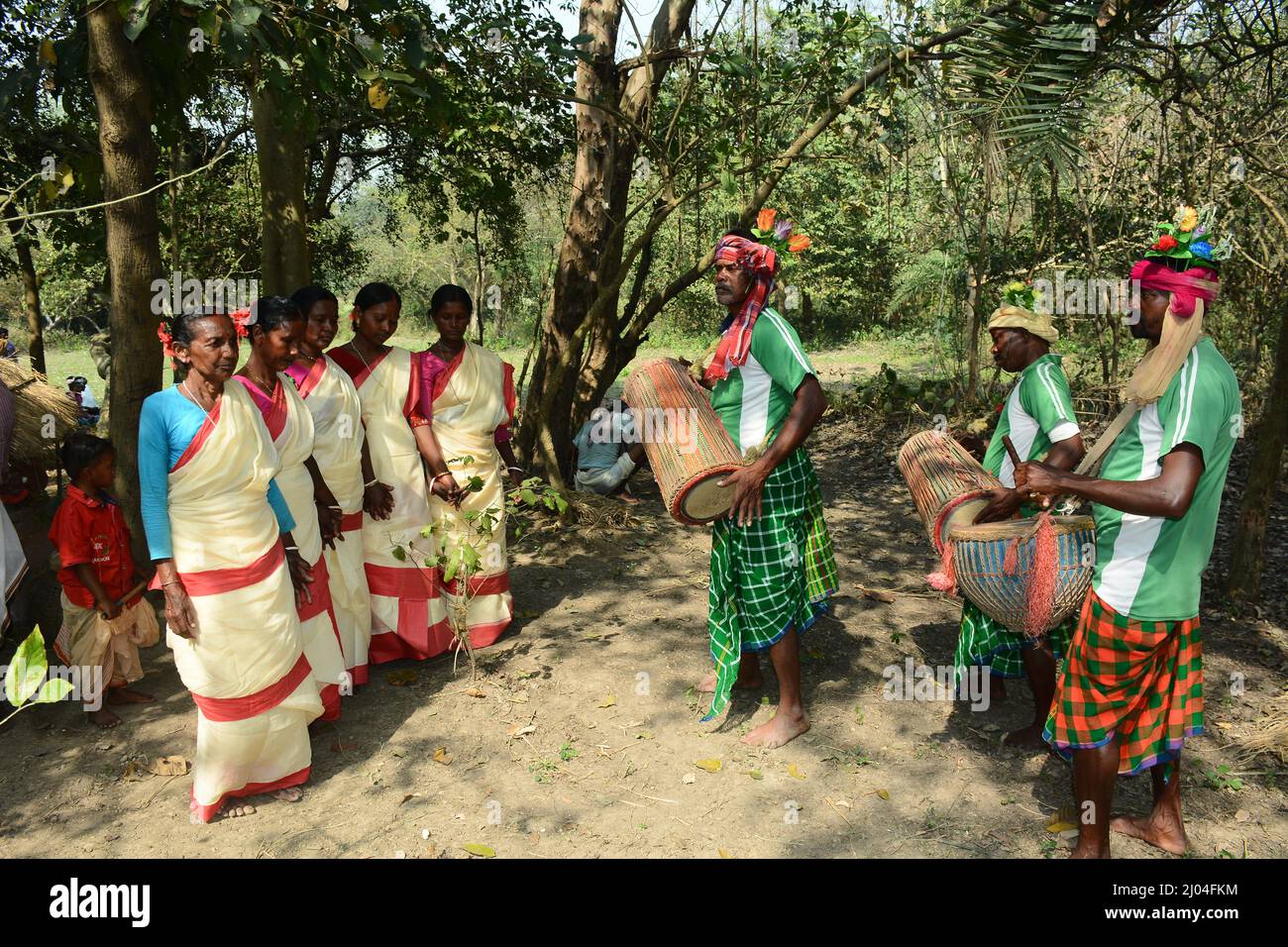 Santal dance hi-res stock photography and images - Alamy