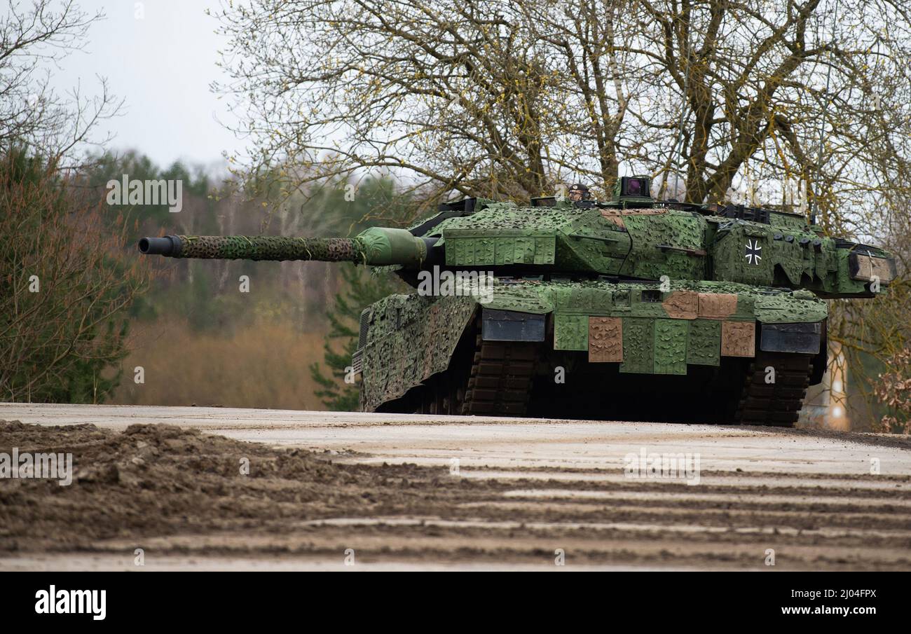 Leopard 2 a7v tank hi-res stock photography and images - Alamy