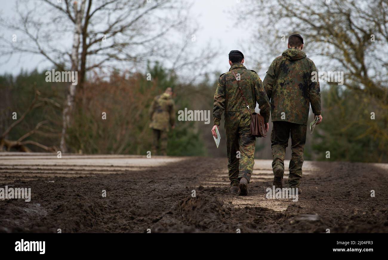 Munster, Germany. 16th Mar, 2022. Soldiers from Bundeswehr training ...