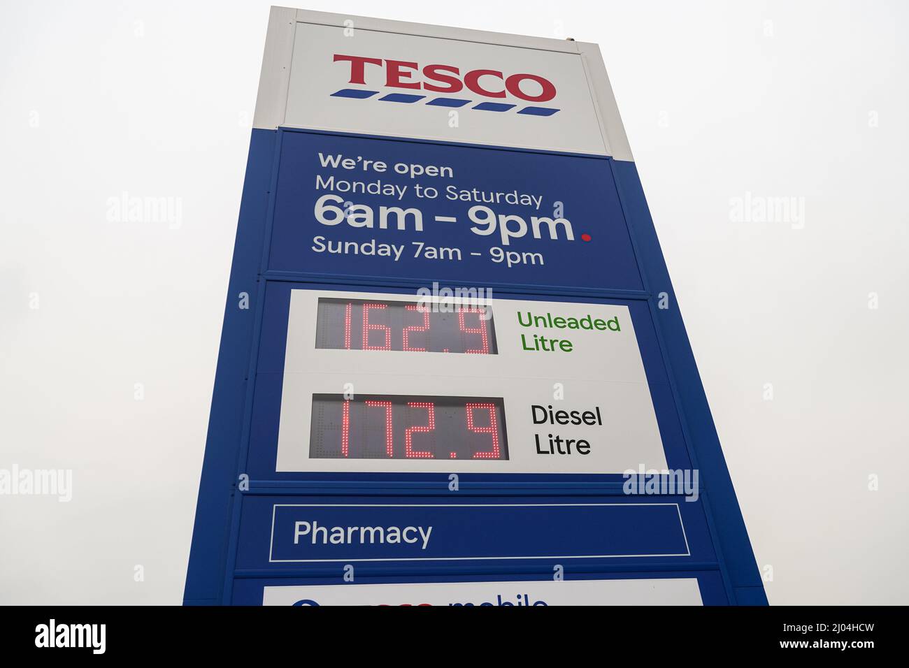 Hornchurch, Essex, UK. 16th Mar, 2022. Fuel prices at record high as ...